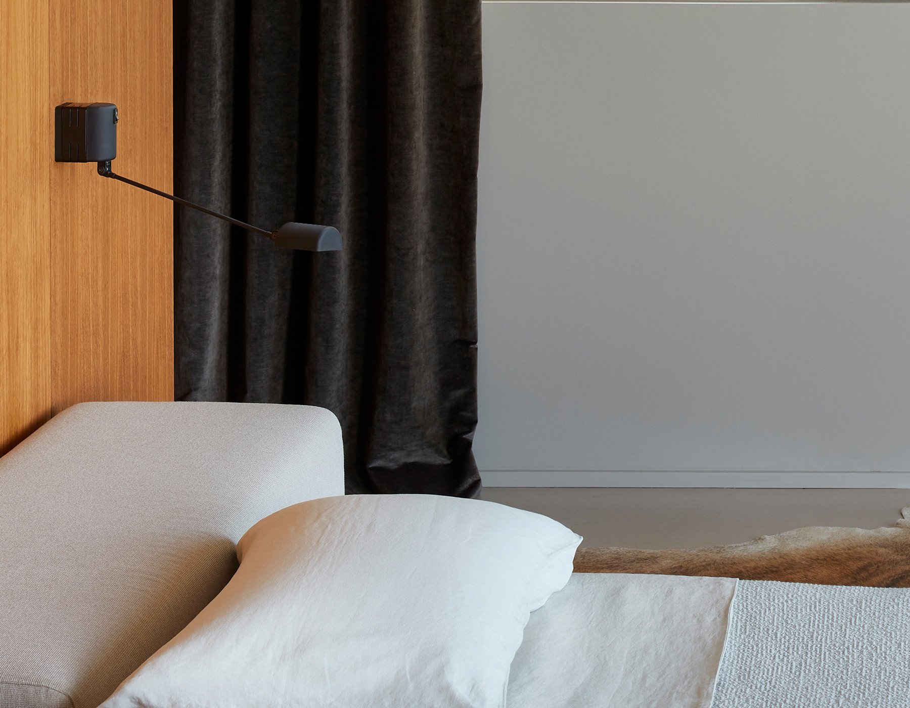 Daphine Parete 20 – Compact LED Wall Lamp by Lumina
