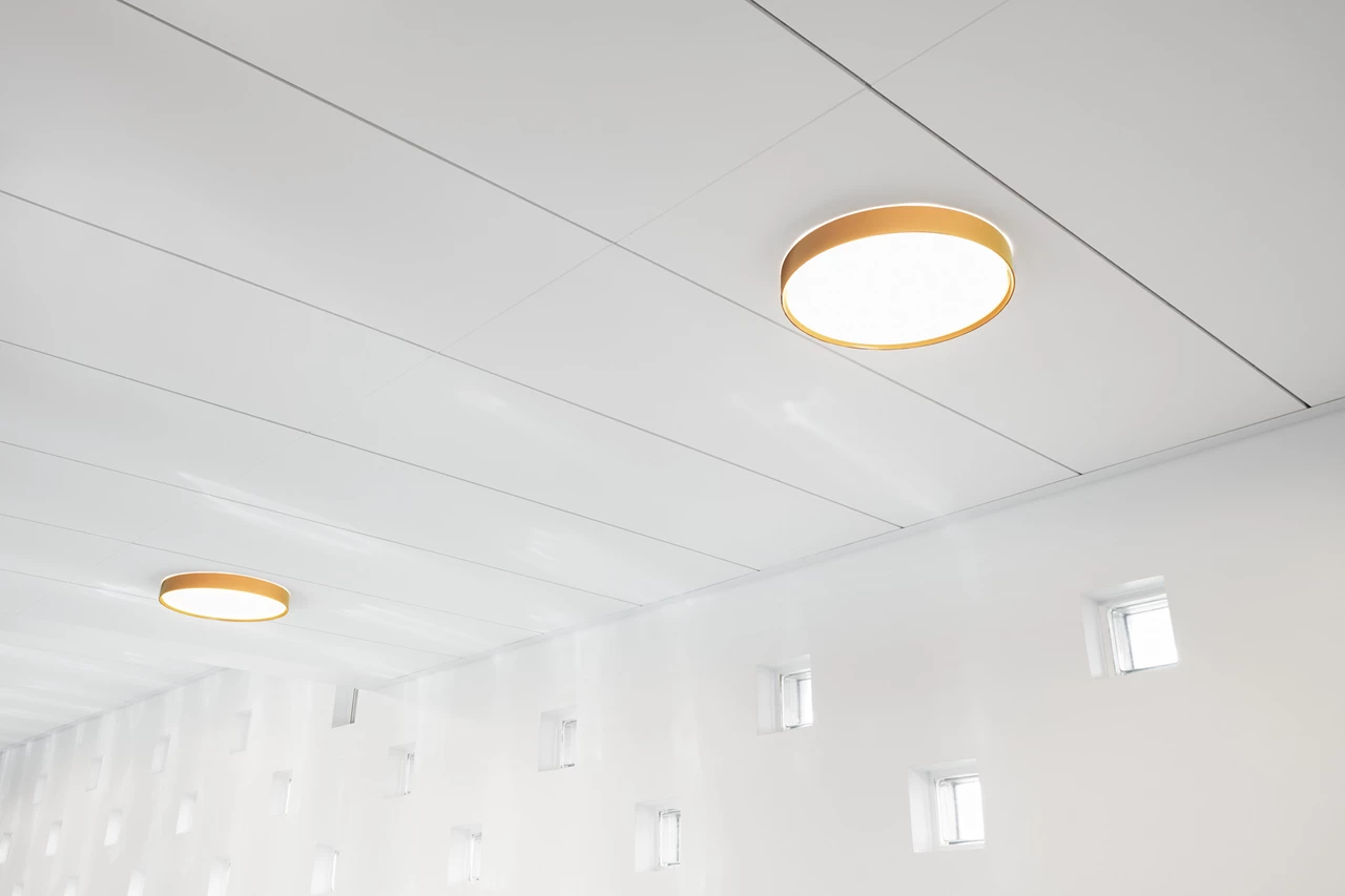 Slim 44 indoor wall/ceiling lamp Louis Poulsen - Elegant and functional ...