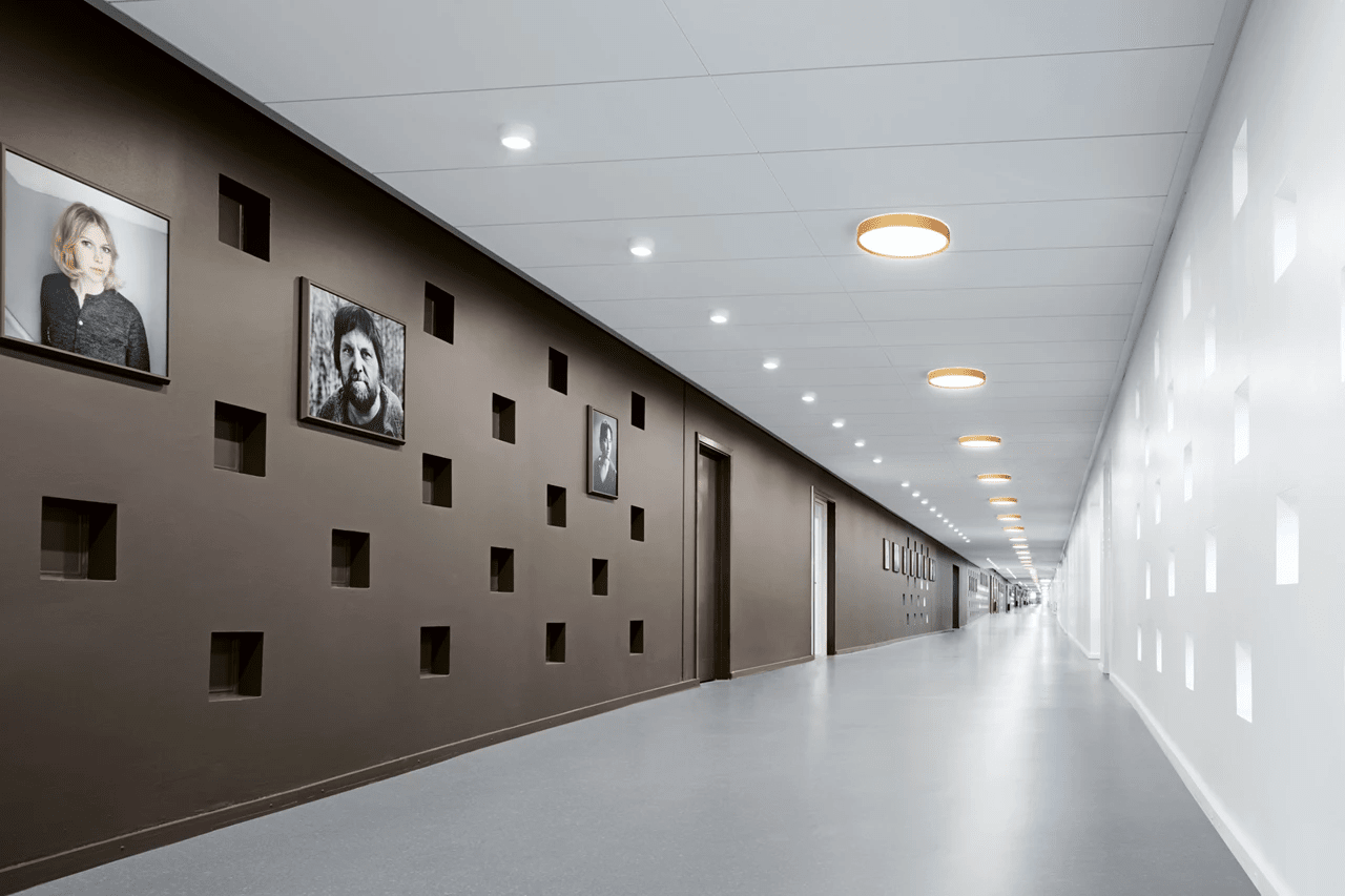 Slim 44 indoor wall/ceiling lamp Louis Poulsen - Elegant and functional ...
