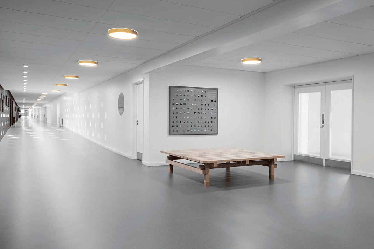 Slim 44 indoor wall/ceiling lamp Louis Poulsen - Elegant and functional ...